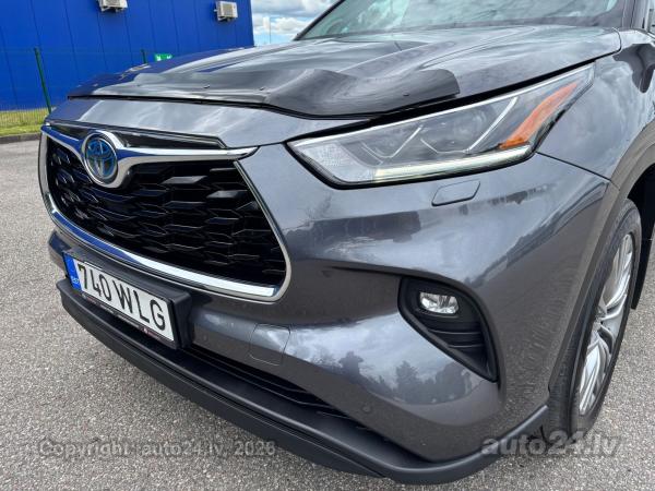 Grey Toyota Highlander 2021 in Paide, with an engine capacity of 2.50 L and mileage of 233 thousand km for 28900 €, photo 7 on AUTOMOTO.COM.LV