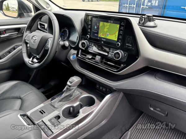 Grey Toyota Highlander 2021 in Paide, with an engine capacity of 2.50 L and mileage of 233 thousand km for 28900 €, photo 8 on AUTOMOTO.COM.LV