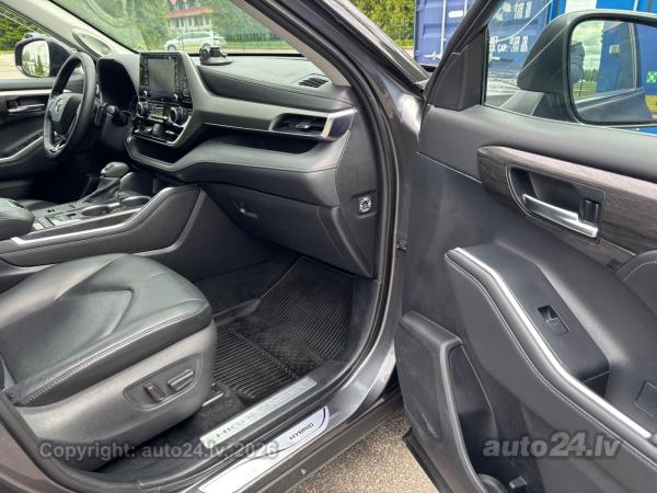 Grey Toyota Highlander 2021 in Paide, with an engine capacity of 2.50 L and mileage of 233 thousand km for 28900 €, photo 9 on AUTOMOTO.COM.LV