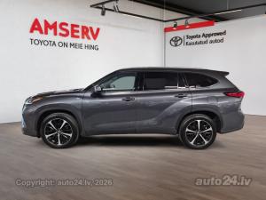Grey Toyota Highlander 2021 in Tallinn, with an engine capacity of 2.50 L and mileage of 116 thousand km for 39990 €, photo 4 on AUTOMOTO.COM.LV