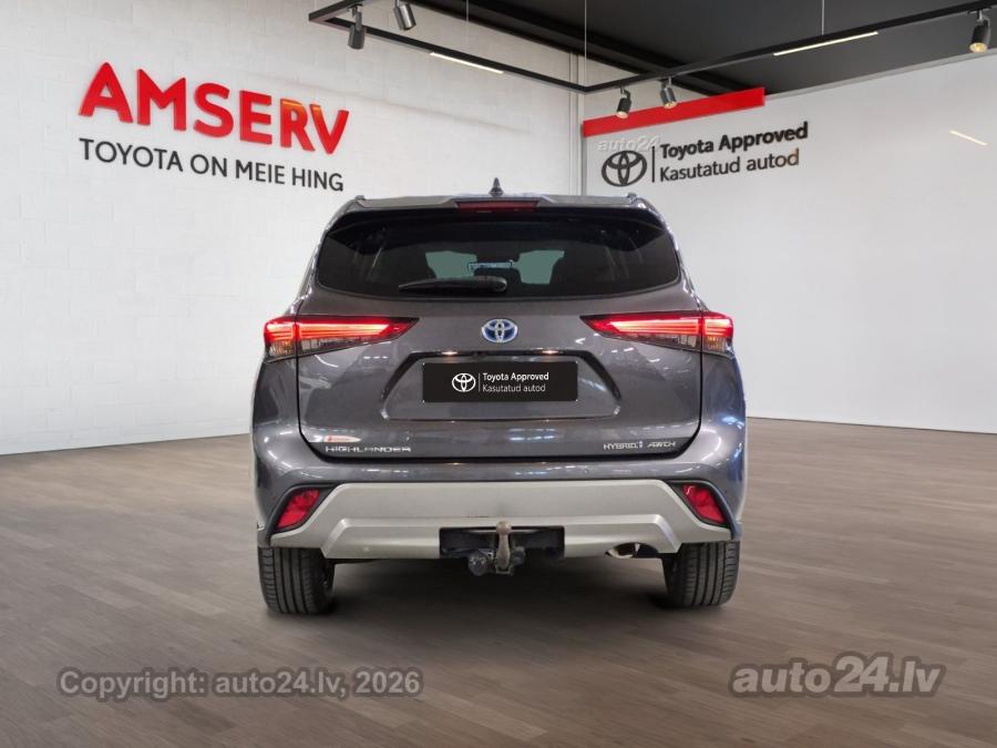 Grey Toyota Highlander 2021 in Tallinn, with an engine capacity of 2.50 L and mileage of 116 thousand km for 39990 €, photo 5 on AUTOMOTO.COM.LV