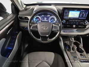 Grey Toyota Highlander 2021 in Tallinn, with an engine capacity of 2.50 L and mileage of 116 thousand km for 39990 €, photo 10 on AUTOMOTO.COM.LV