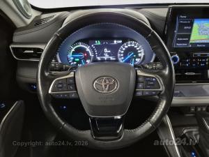 Grey Toyota Highlander 2021 in Tallinn, with an engine capacity of 2.50 L and mileage of 116 thousand km for 39990 €, photo 13 on AUTOMOTO.COM.LV