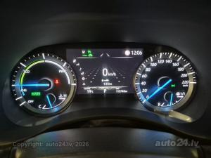 Grey Toyota Highlander 2021 in Tallinn, with an engine capacity of 2.50 L and mileage of 116 thousand km for 39990 €, photo 14 on AUTOMOTO.COM.LV