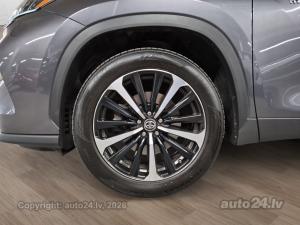 Grey Toyota Highlander 2021 in Tallinn, with an engine capacity of 2.50 L and mileage of 116 thousand km for 39990 €, photo 16 on AUTOMOTO.COM.LV