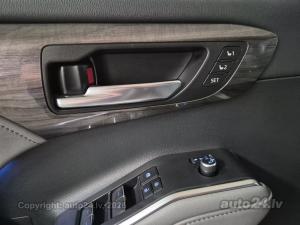 Grey Toyota Highlander 2021 in Tallinn, with an engine capacity of 2.50 L and mileage of 116 thousand km for 39990 €, photo 22 on AUTOMOTO.COM.LV