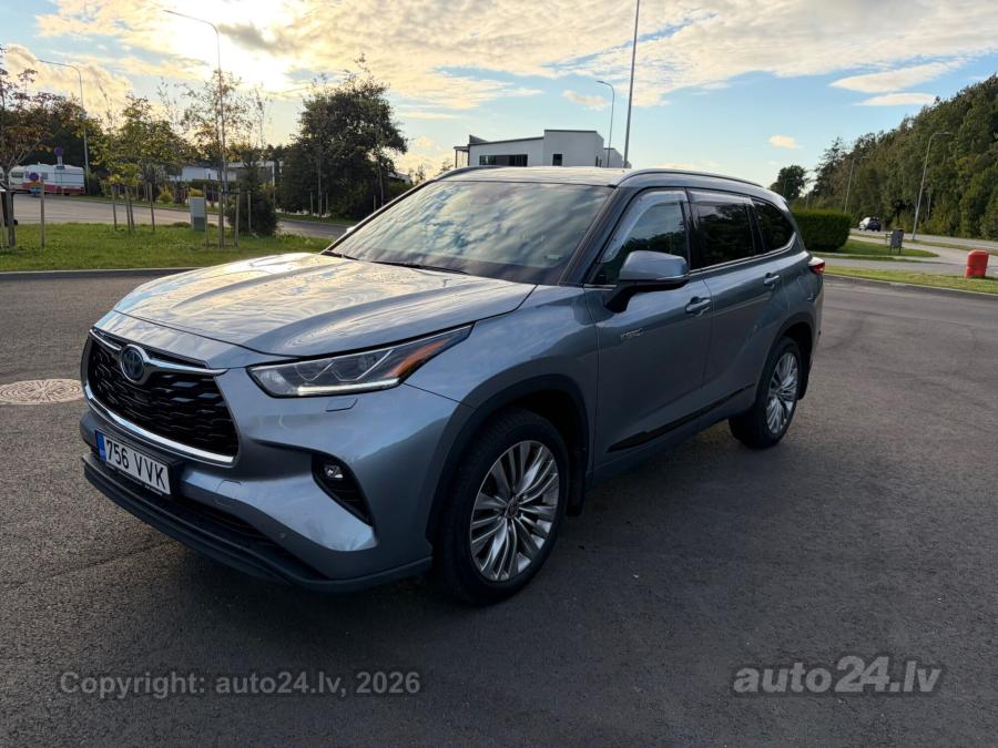 Pelēks Toyota Highlander 2021 Tallina, ar dzinēja tilpumu 2.50 L un nobraukumu 45 tūkst. km par 39990 €, foto 1 vietnē AUTOMOTO.COM.LV