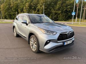 Pelēks Toyota Highlander 2021 Tallina, ar dzinēja tilpumu 2.50 L un nobraukumu 45 tūkst. km par 39990 €, foto 3 vietnē AUTOMOTO.COM.LV