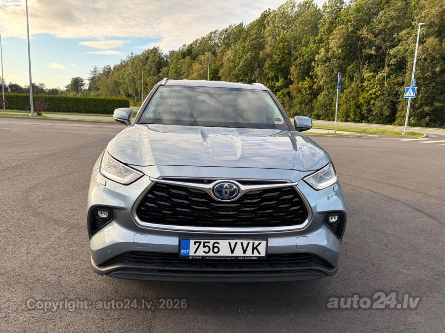 Pelēks Toyota Highlander 2021 Tallina, ar dzinēja tilpumu 2.50 L un nobraukumu 45 tūkst. km par 39990 €, foto 4 vietnē AUTOMOTO.COM.LV