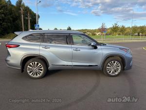 Pelēks Toyota Highlander 2021 Tallina, ar dzinēja tilpumu 2.50 L un nobraukumu 45 tūkst. km par 39990 €, foto 5 vietnē AUTOMOTO.COM.LV