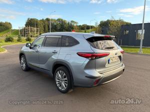 Pelēks Toyota Highlander 2021 Tallina, ar dzinēja tilpumu 2.50 L un nobraukumu 45 tūkst. km par 39990 €, foto 8 vietnē AUTOMOTO.COM.LV