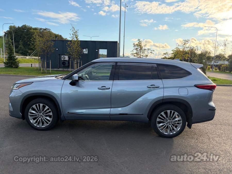 Pelēks Toyota Highlander 2021 Tallina, ar dzinēja tilpumu 2.50 L un nobraukumu 45 tūkst. km par 39990 €, foto 9 vietnē AUTOMOTO.COM.LV