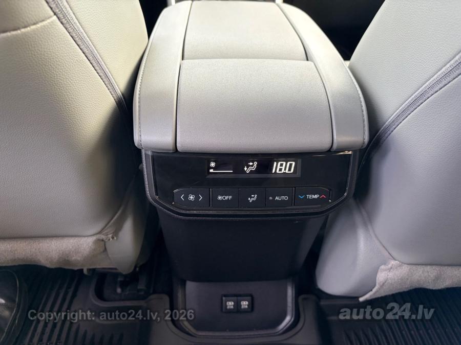 Pelēks Toyota Highlander 2021 Tallina, ar dzinēja tilpumu 2.50 L un nobraukumu 45 tūkst. km par 39990 €, foto 12 vietnē AUTOMOTO.COM.LV