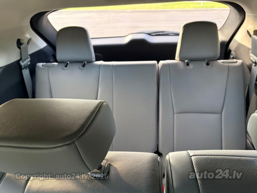 Pelēks Toyota Highlander 2021 Tallina, ar dzinēja tilpumu 2.50 L un nobraukumu 45 tūkst. km par 39990 €, foto 13 vietnē AUTOMOTO.COM.LV
