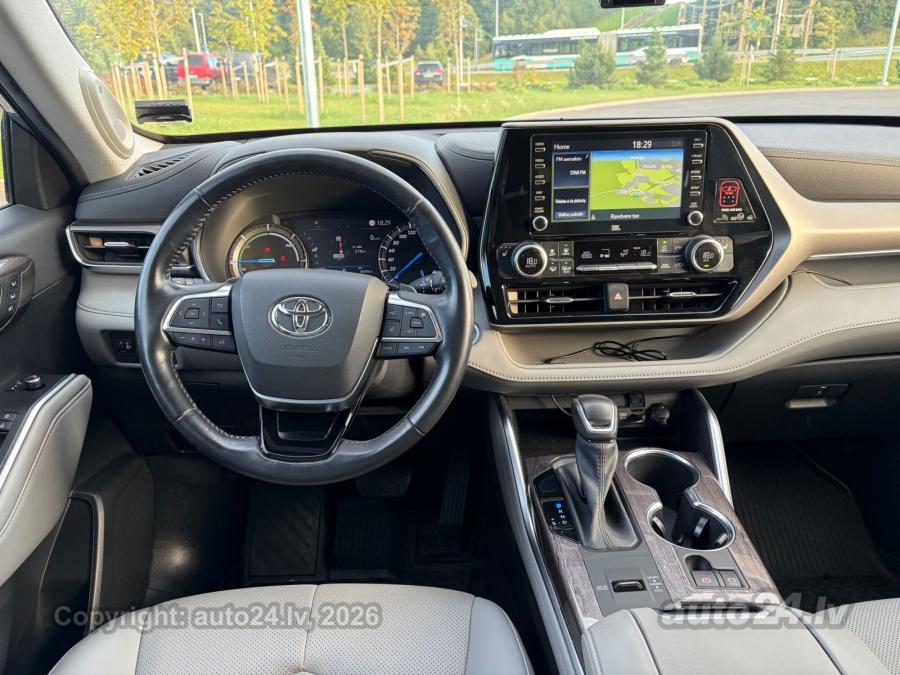 Pelēks Toyota Highlander 2021 Tallina, ar dzinēja tilpumu 2.50 L un nobraukumu 45 tūkst. km par 39990 €, foto 14 vietnē AUTOMOTO.COM.LV