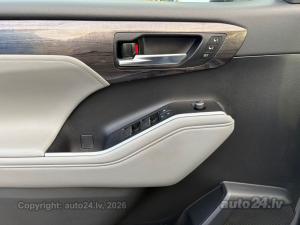 Pelēks Toyota Highlander 2021 Tallina, ar dzinēja tilpumu 2.50 L un nobraukumu 45 tūkst. km par 39990 €, foto 16 vietnē AUTOMOTO.COM.LV
