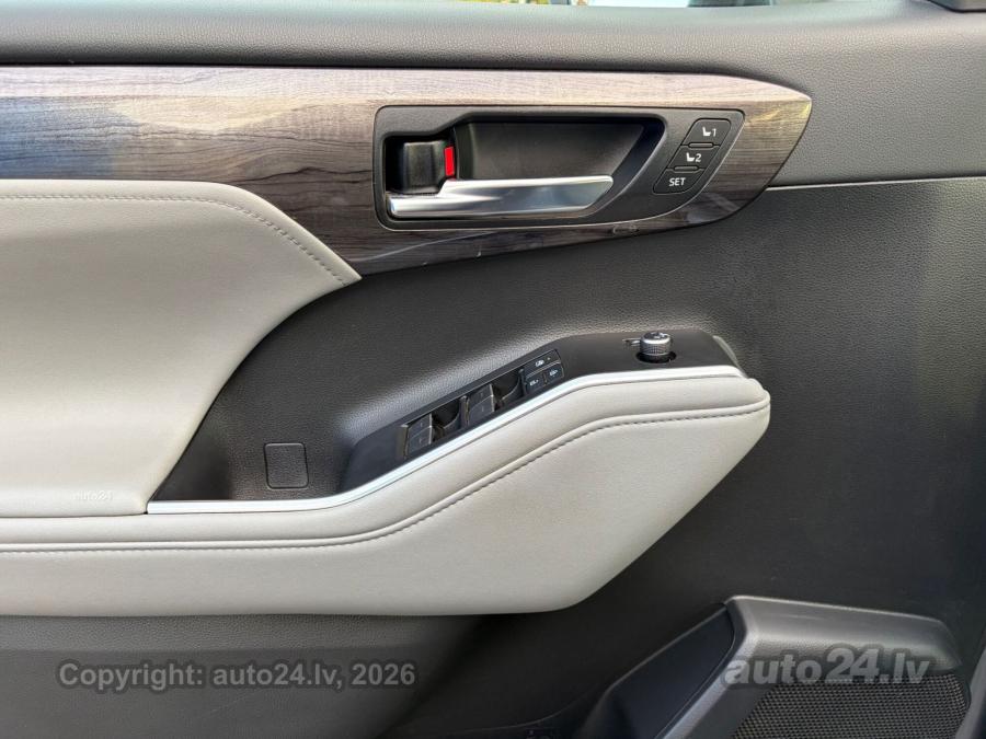 Pelēks Toyota Highlander 2021 Tallina, ar dzinēja tilpumu 2.50 L un nobraukumu 45 tūkst. km par 39990 €, foto 16 vietnē AUTOMOTO.COM.LV
