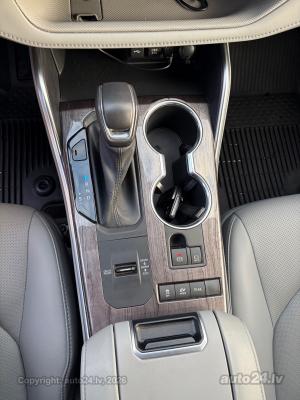 Pelēks Toyota Highlander 2021 Tallina, ar dzinēja tilpumu 2.50 L un nobraukumu 45 tūkst. km par 39990 €, foto 18 vietnē AUTOMOTO.COM.LV