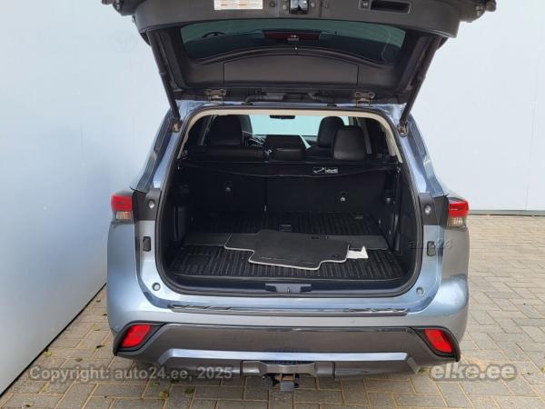 Pelēks Toyota Highlander 2022 Tallina, ar dzinēja tilpumu 2.49 L un nobraukumu 22 tūkst. km par 52995 €, foto 11 vietnē AUTOMOTO.COM.LV