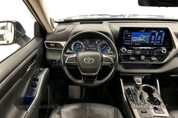Grey Toyota Highlander 2022 in Parnu, with an engine capacity of 2.50 L and mileage of 182 thousand km for 38500 €, photo 8 on AUTOMOTO.COM.LV