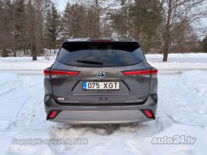 Pelēks Toyota Highlander 2022 Tallina, ar dzinēja tilpumu 2.50 L un nobraukumu 95 tūkst. km par 44400 €, foto 5 vietnē AUTOMOTO.COM.LV
