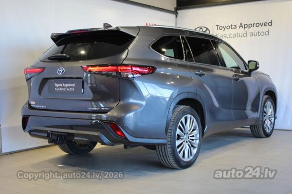 Grey Toyota Highlander 2022 in Tallinn, with an engine capacity of 2.50 L and mileage of 65 thousand km for 45490 €, photo 2 on AUTOMOTO.COM.LV