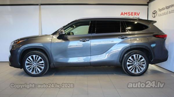 Grey Toyota Highlander 2022 in Tallinn, with an engine capacity of 2.50 L and mileage of 65 thousand km for 45490 €, photo 3 on AUTOMOTO.COM.LV
