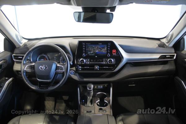 Grey Toyota Highlander 2022 in Tallinn, with an engine capacity of 2.50 L and mileage of 65 thousand km for 45490 €, photo 8 on AUTOMOTO.COM.LV