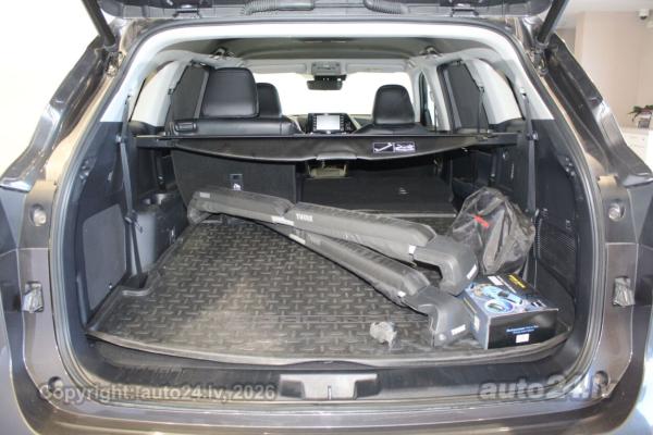 Grey Toyota Highlander 2022 in Tallinn, with an engine capacity of 2.50 L and mileage of 65 thousand km for 45490 €, photo 10 on AUTOMOTO.COM.LV