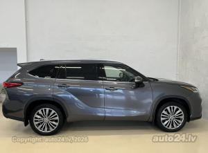Pelēks Toyota Highlander 2022 Rakvere, ar dzinēja tilpumu 2.49 L un nobraukumu 120 tūkst. km par 39990 €, foto 4 vietnē AUTOMOTO.COM.LV