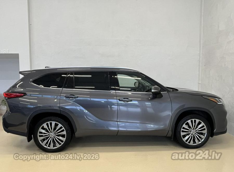 Pelēks Toyota Highlander 2022 Rakvere, ar dzinēja tilpumu 2.49 L un nobraukumu 120 tūkst. km par 39990 €, foto 4 vietnē AUTOMOTO.COM.LV
