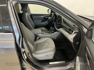 Pelēks Toyota Highlander 2022 Rakvere, ar dzinēja tilpumu 2.49 L un nobraukumu 120 tūkst. km par 39990 €, foto 6 vietnē AUTOMOTO.COM.LV