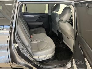 Pelēks Toyota Highlander 2022 Rakvere, ar dzinēja tilpumu 2.49 L un nobraukumu 120 tūkst. km par 39990 €, foto 7 vietnē AUTOMOTO.COM.LV