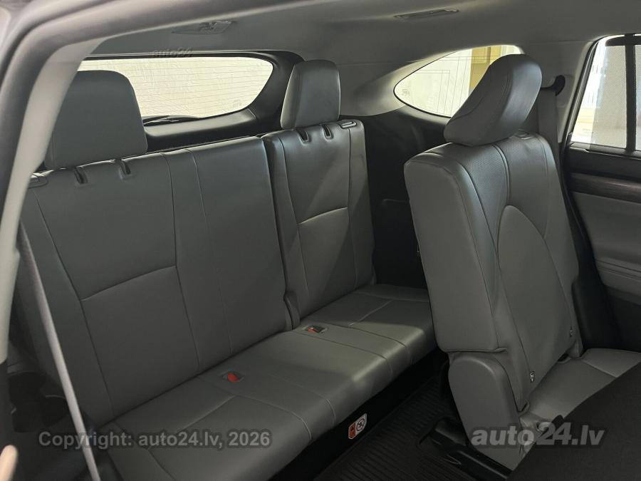 Pelēks Toyota Highlander 2022 Rakvere, ar dzinēja tilpumu 2.49 L un nobraukumu 120 tūkst. km par 39990 €, foto 12 vietnē AUTOMOTO.COM.LV