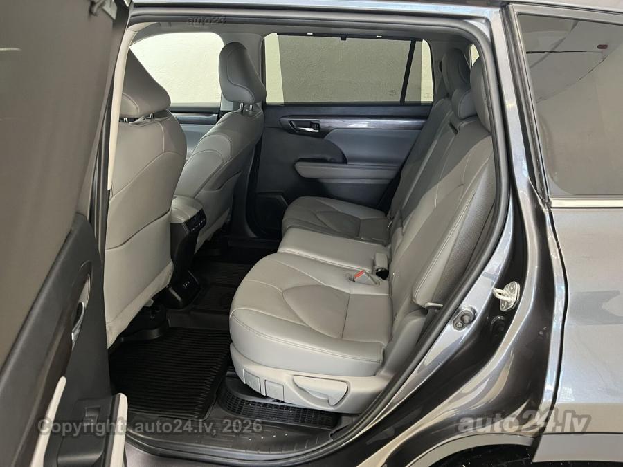Pelēks Toyota Highlander 2022 Rakvere, ar dzinēja tilpumu 2.49 L un nobraukumu 120 tūkst. km par 39990 €, foto 14 vietnē AUTOMOTO.COM.LV