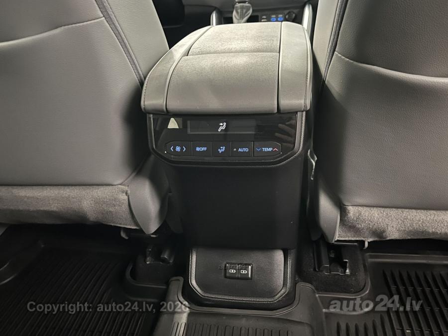 Pelēks Toyota Highlander 2022 Rakvere, ar dzinēja tilpumu 2.49 L un nobraukumu 120 tūkst. km par 39990 €, foto 18 vietnē AUTOMOTO.COM.LV