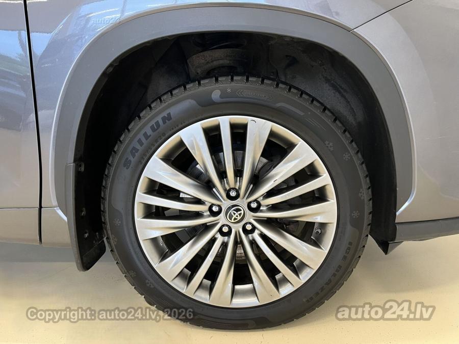 Pelēks Toyota Highlander 2022 Rakvere, ar dzinēja tilpumu 2.49 L un nobraukumu 120 tūkst. km par 39990 €, foto 19 vietnē AUTOMOTO.COM.LV
