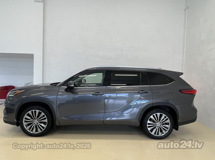 Pelēks Toyota Highlander 2022 Rakvere, ar dzinēja tilpumu 2.49 L un nobraukumu 120 tūkst. km par 39990 €, foto 22 vietnē AUTOMOTO.COM.LV