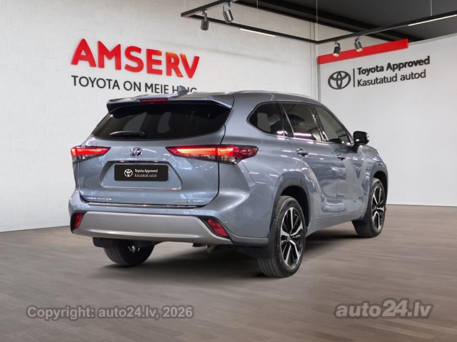 Grey Toyota Highlander 2022 in Tallinn, with an engine capacity of 2.50 L and mileage of 76 thousand km for 43490 €, photo 3 on AUTOMOTO.COM.LV