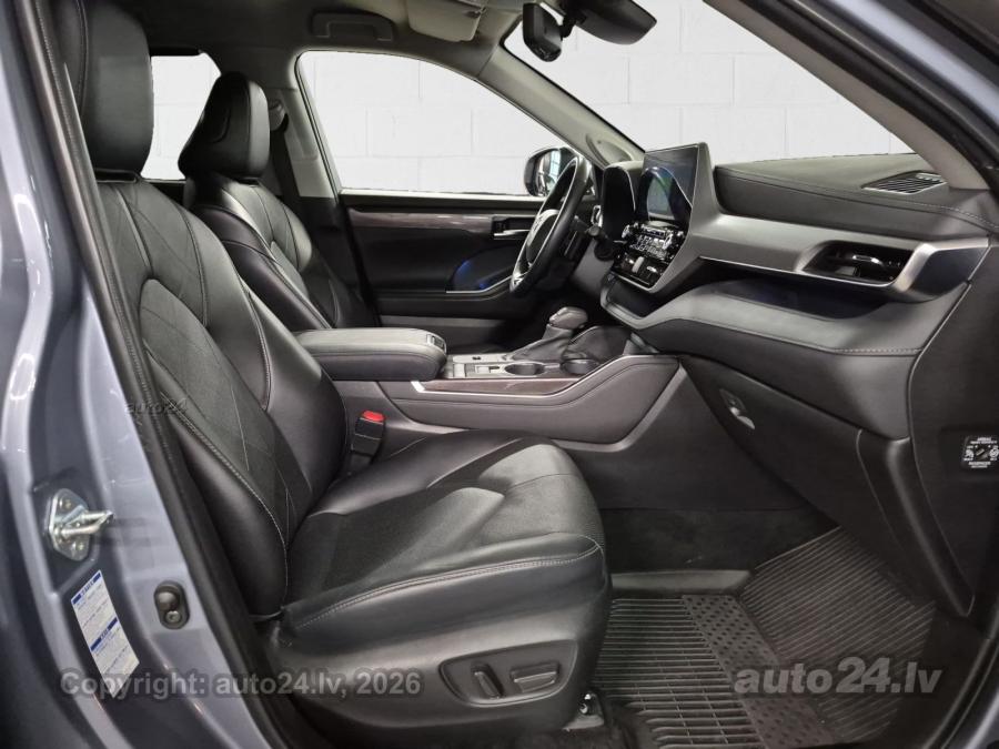 Grey Toyota Highlander 2022 in Tallinn, with an engine capacity of 2.50 L and mileage of 76 thousand km for 43490 €, photo 7 on AUTOMOTO.COM.LV
