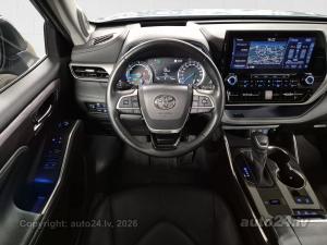 Grey Toyota Highlander 2022 in Tallinn, with an engine capacity of 2.50 L and mileage of 76 thousand km for 43490 €, photo 10 on AUTOMOTO.COM.LV