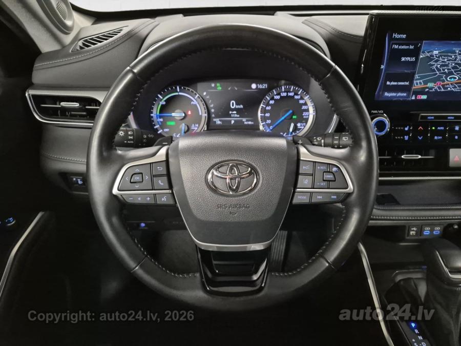 Grey Toyota Highlander 2022 in Tallinn, with an engine capacity of 2.50 L and mileage of 76 thousand km for 43490 €, photo 13 on AUTOMOTO.COM.LV