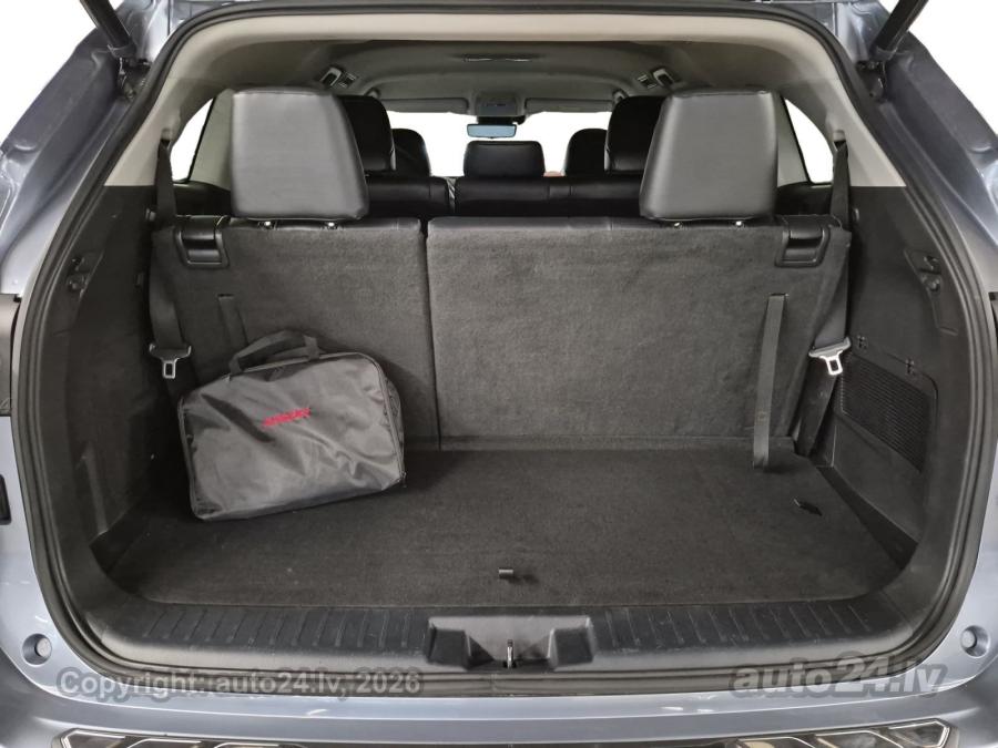 Grey Toyota Highlander 2022 in Tallinn, with an engine capacity of 2.50 L and mileage of 76 thousand km for 43490 €, photo 18 on AUTOMOTO.COM.LV