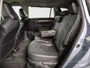 Grey Toyota Highlander 2022 in Tallinn, with an engine capacity of 2.50 L and mileage of 76 thousand km for 43490 €, photo 20 on AUTOMOTO.COM.LV