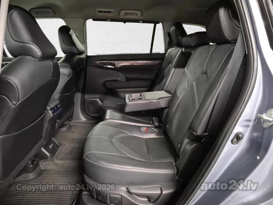 Grey Toyota Highlander 2022 in Tallinn, with an engine capacity of 2.50 L and mileage of 76 thousand km for 43490 €, photo 20 on AUTOMOTO.COM.LV