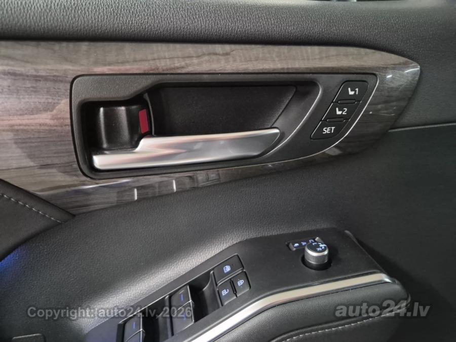Grey Toyota Highlander 2022 in Tallinn, with an engine capacity of 2.50 L and mileage of 76 thousand km for 43490 €, photo 22 on AUTOMOTO.COM.LV
