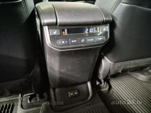 Grey Toyota Highlander 2022 in Tallinn, with an engine capacity of 2.50 L and mileage of 76 thousand km for 43490 €, photo 23 on AUTOMOTO.COM.LV
