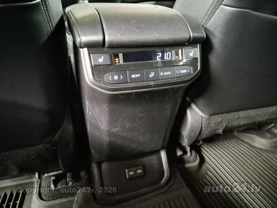 Grey Toyota Highlander 2022 in Tallinn, with an engine capacity of 2.50 L and mileage of 76 thousand km for 43490 €, photo 23 on AUTOMOTO.COM.LV