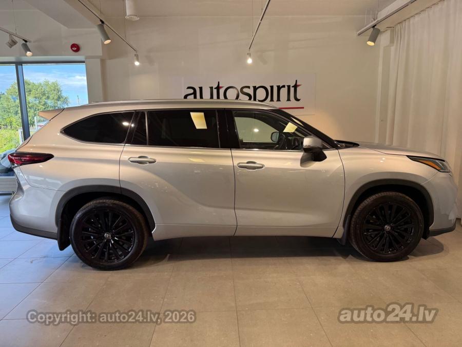 Pelēks Toyota Highlander 2024 Tallina, ar dzinēja tilpumu 2.50 L un nobraukumu 35 tūkst. km par 51900 €, foto 5 vietnē AUTOMOTO.COM.LV
