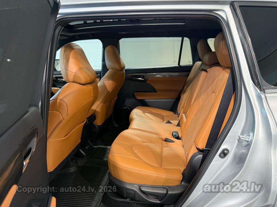 Pelēks Toyota Highlander 2024 Tallina, ar dzinēja tilpumu 2.50 L un nobraukumu 35 tūkst. km par 51900 €, foto 13 vietnē AUTOMOTO.COM.LV